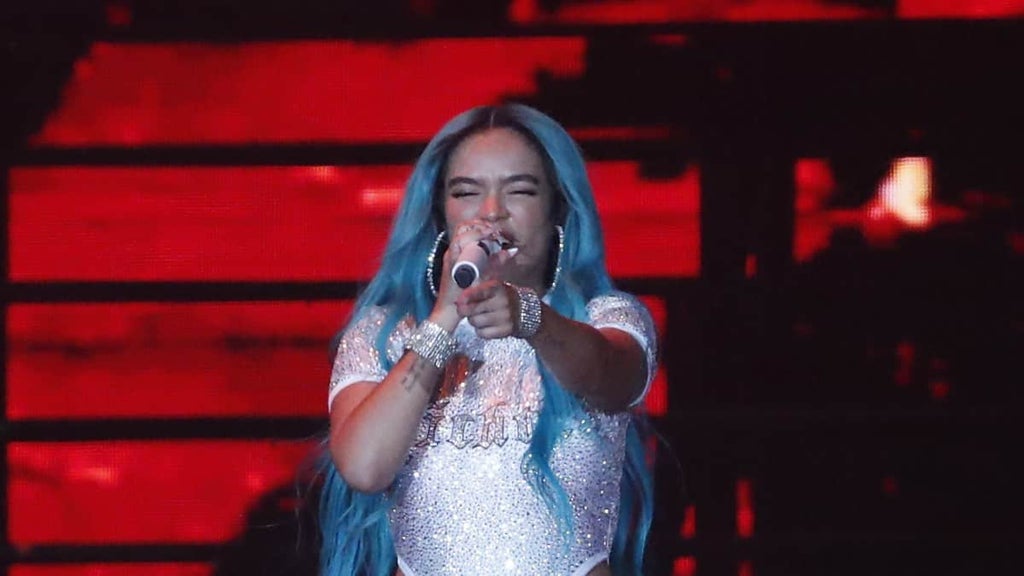 Fan de Karol G inició trabajo de parto en pleno concierto: así fue la emotiva reacción de la ...